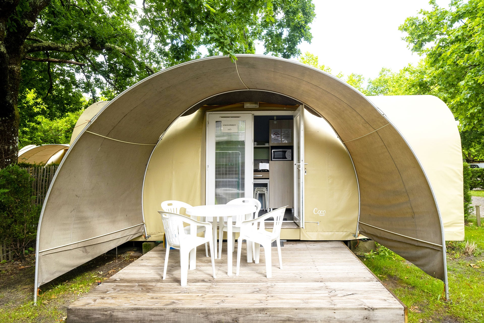 Bungalow Toilé Sans Sanitaires Coco Sweet 2 chambres - Camping les ...